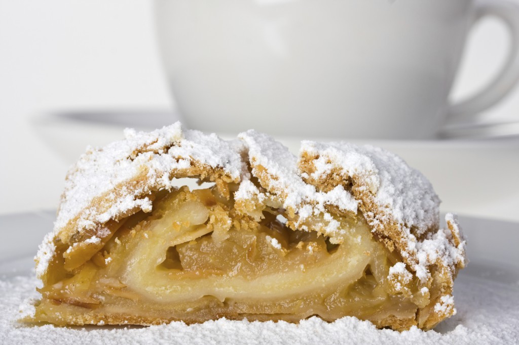 Recipe: Apple Strudel - LITTLEROCK