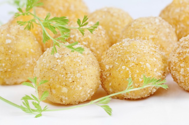 Riċetta veġetarjana: Blalen tal-brunġiel mimlijin bil-ġobon - LITTLEROCK